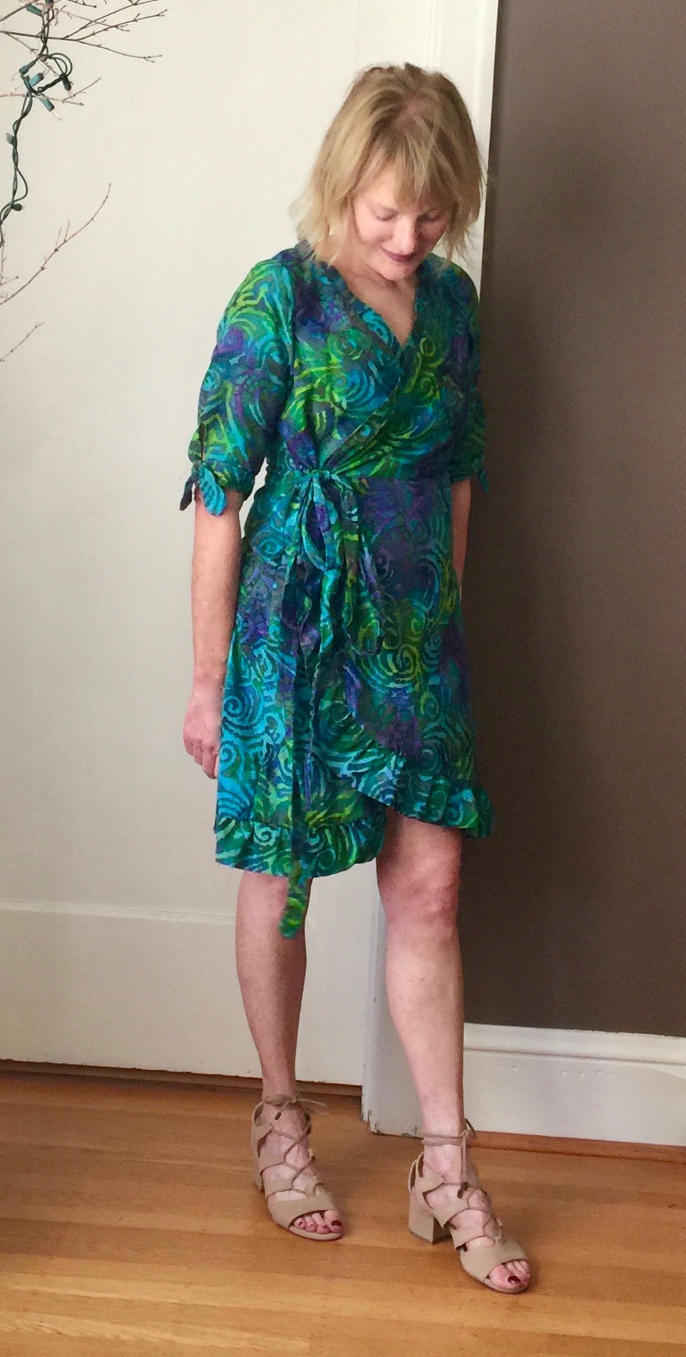 Vogue 9313: Ruffled wrap dress – Elle Gee Makes
